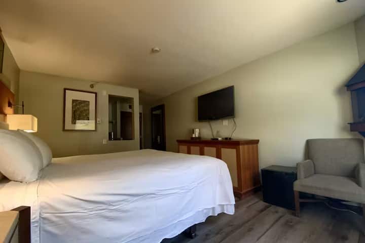 King Room At The Retreat On Charleston Peak - Mount Charleston, NV