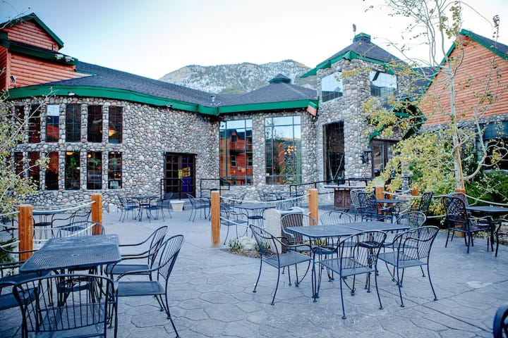 Presidential Suite At The Retreat, Trail Access - Mount Charleston, NV