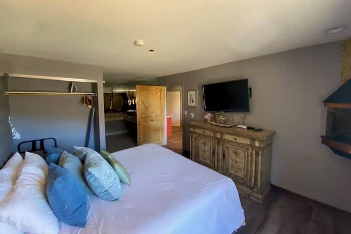 Bridal Suite At The Retreat, Free Parking - Mount Charleston, NV
