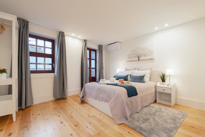 Hostwise - Sunny Flat W/ Balcony - Guimarães