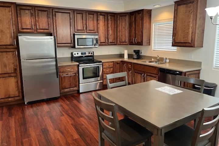 Convenient Golf Course Condo! - Marion, IL