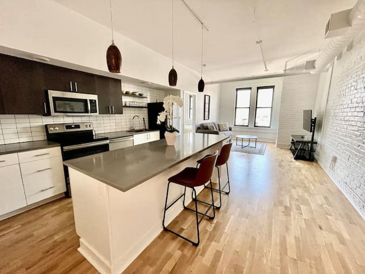 Great 1200 Sqft Old Market Loft 2 Bed/bath 501 - Omaha, NE