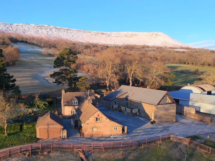 White Haywood Barn - Hay-on-Wye