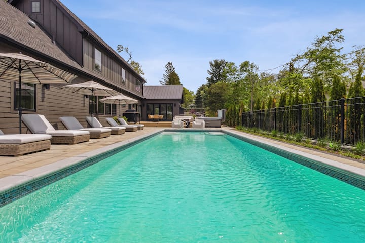 Lakeshore Luxe - Michigan