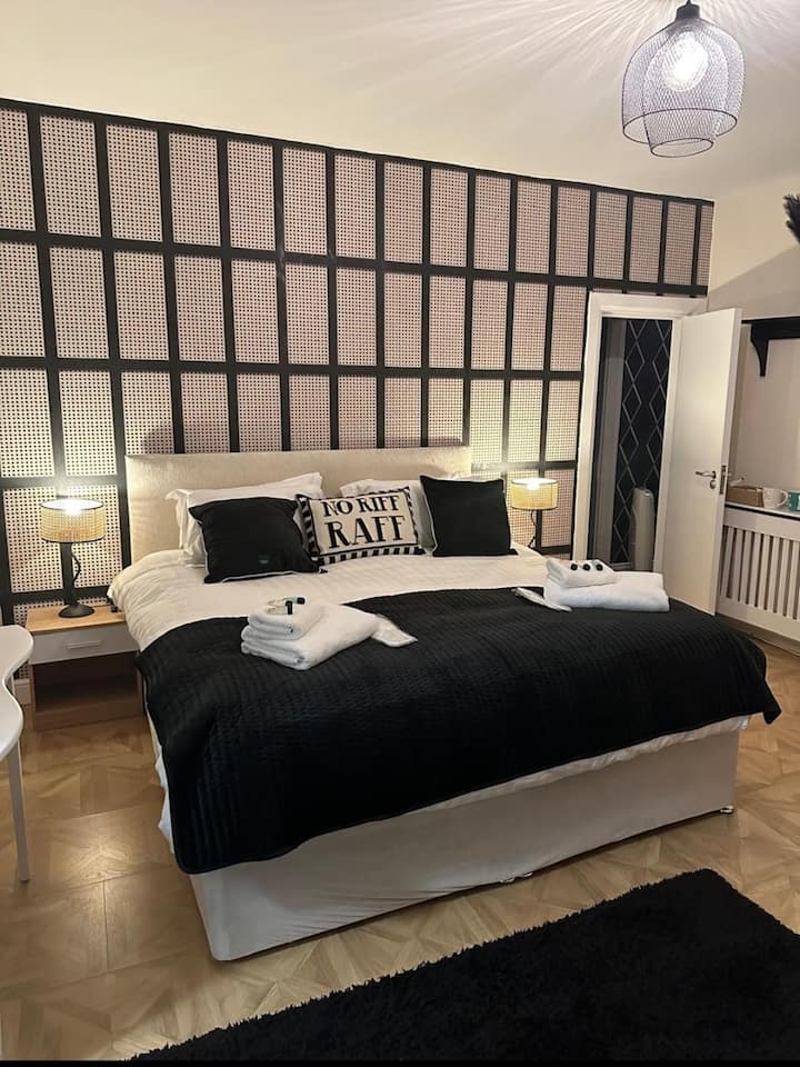 Room 8 - Family Room With Hot Tub - Hartlepool