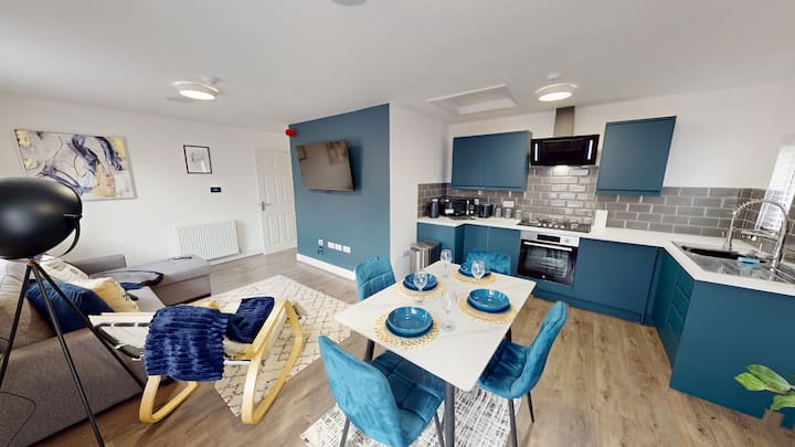 For Workers | 10 Mins To City | 5 Tvs And Parking - Wirral