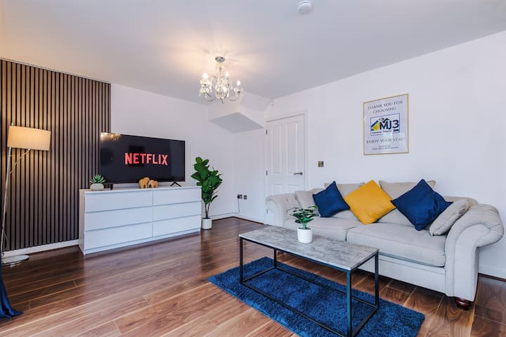 Bigdriveway | 5br 3.5bath | Chorlton | Mnthlydisc% - Greater Manchester