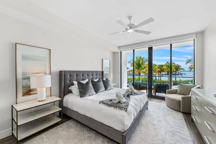 Beautiful Coastal Condo: Stunning Riverfront Views - Melbourne