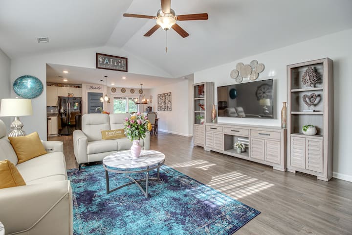 1 Mi To Shopping District: Chic Springfield Home - Rincon, GA