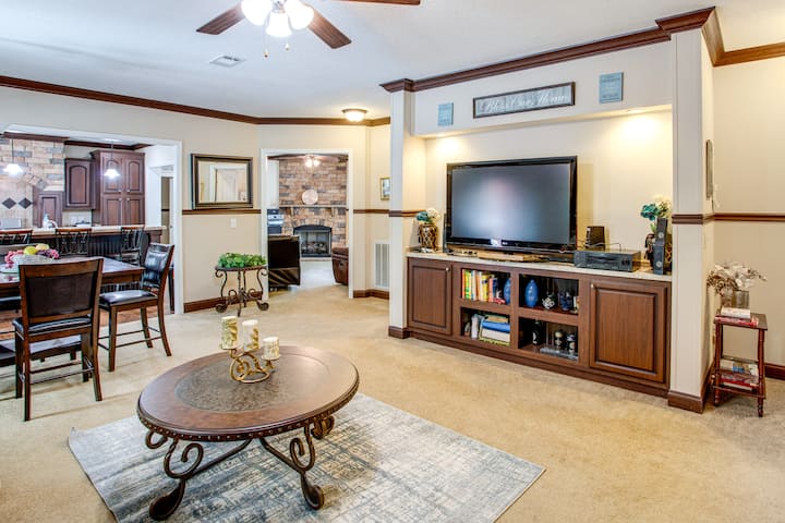 Outdoor Dining, Grill & Yard: Eastover Gem! - Columbia, SC