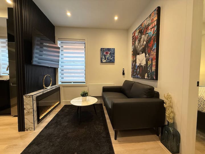 Best Cozy Travel Hub - Prime Downtown Location Mtl - Montreal