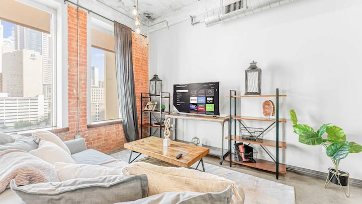 Elegant 2bd | Dt Dallas | Sleeps 6 | Valetparking - Dallas, TX
