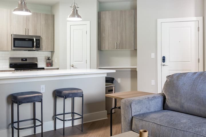 Landing | Modern 1bd, Gym, Pool - Fort Myers, FL