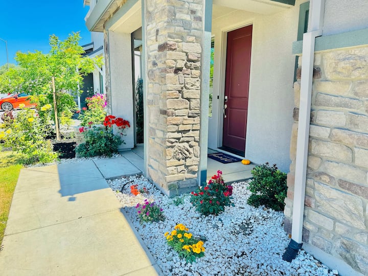 Sunny Side Retreat - Lodi, CA