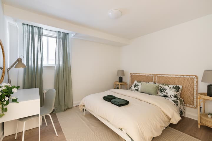 2-br Tropical Boho-chic Gem In Ottawa's Heart - Ottawa