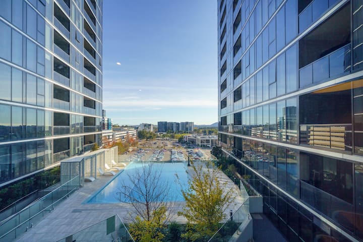 Luxury Living And Pool Views In The Heart Of Woden - Canberra