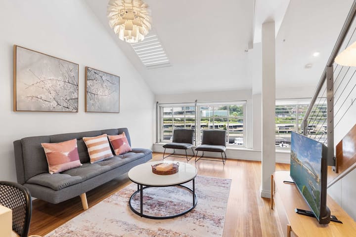Loft-style Waterfront Apartment - Manly