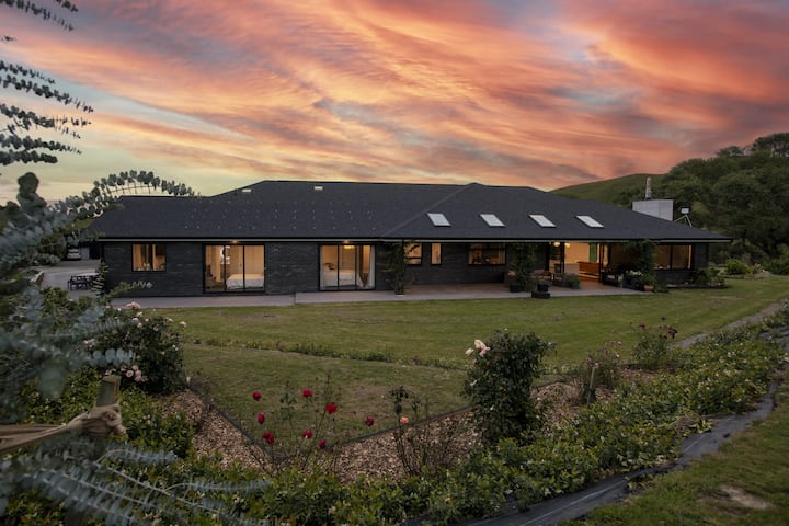 Spacious 5 Bed Home | Mins To Beach! - Gisborne