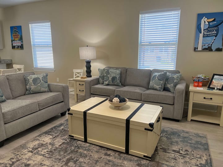 Cottage On 10th Cozy Retreat Near Downtown & Beach - Pensacola, FL