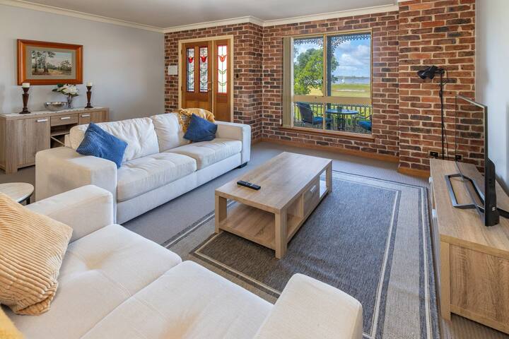 Birchgrove Terrace 5 - Forster