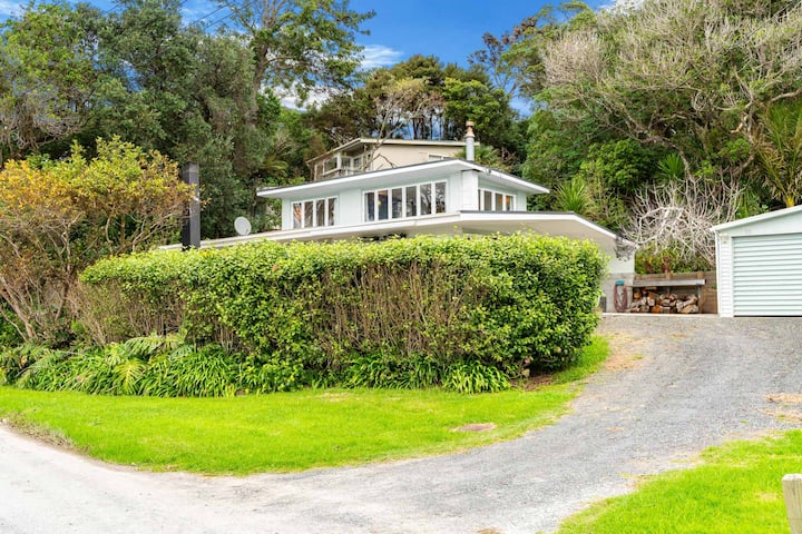 Heron's Hideaway - Snells Beach Holiday Home - Matakana