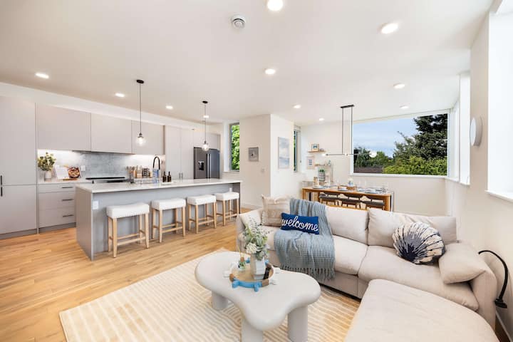 Ocean-inspired 3b Modern Retreat W, Kids Room - Seattle, WA