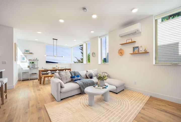 Ocean-inspired 3b Modern Retreat W, Kids Room - Seattle, WA