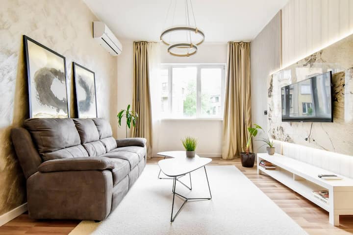Bright 2-bdr City Apt - Near Metro & Dining - Sofia