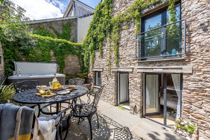 The Old Chapel - Dartmouth