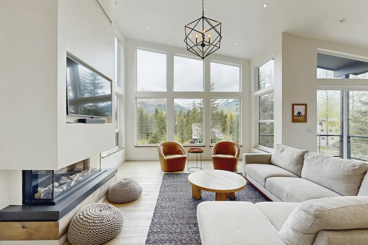 4br Home With Scenic Views & Family Game Room - Anchorage, AK