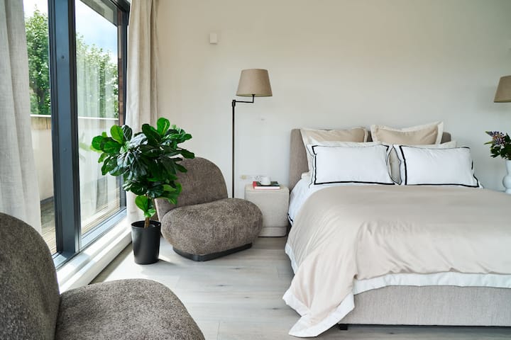 The Westview: 2br Penthouse &Terrace In White City - London