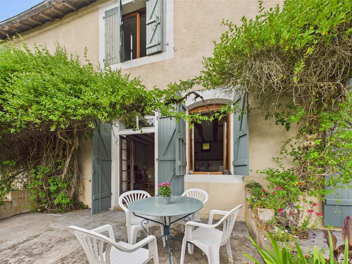 Gîte Mitoyen, 4 Adultes 1 Enfant, Piscine Commune - Montignac