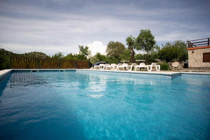 Villa Mramor - Rustic Villa With Swimming Pool - Neum