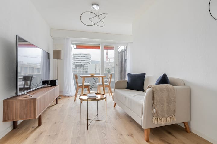 Blueground | Hard, Balcony, Nr Lindenhof - Zurich