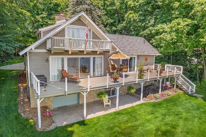 Lakefront Chalet On Big Lake - Gaylord, MI