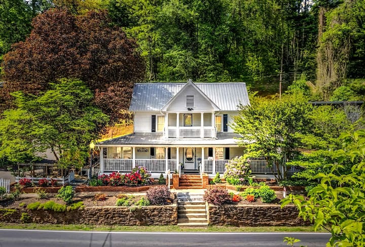 The Whistle Stop – A Timeless Charm / Nostalgic - Sylva, NC