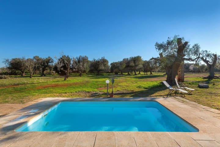Trullo Mandorlo By Wonderful Italy - Carovigno