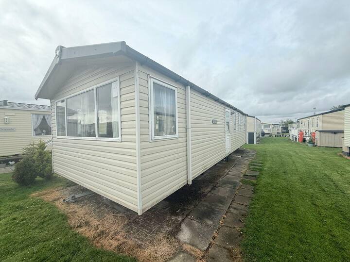 Lovely Caravan In Dovercourt, Essex Ref 44202k - Harwich