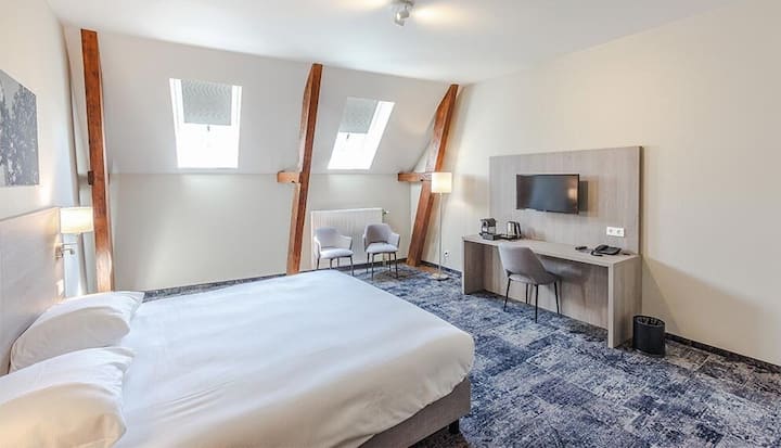 Unwind In Style: Classic Room, Elegance & Calm - Leeuwarden