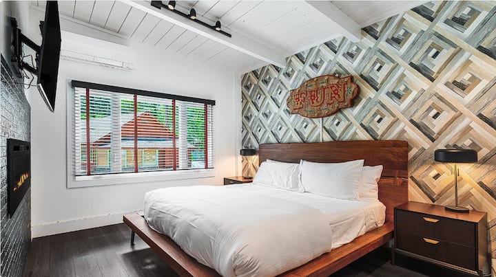 Curated Style & Avant Garde Art - Idyllwild-Pine Cove, CA