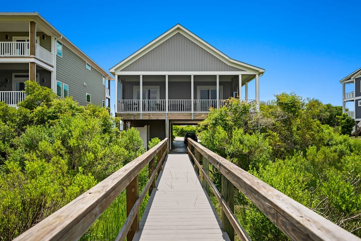 Ale Of A Good Time: Modern Home Overlooking Canal - Oak Island, NC