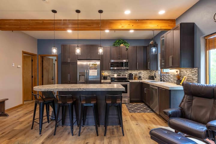Downtown Ketchum Condo By The Pool | Walk To Town! - Ketchum, ID