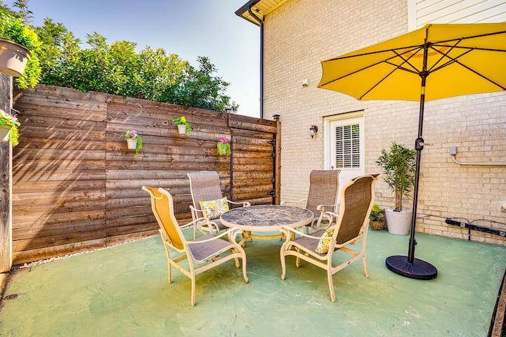 Explore & Unwind: Charming Bedford Apartment - Euless, TX
