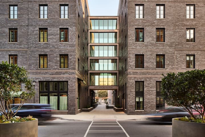 City Access + Bike Access, Pool & Pet-friendly - Savannah, GA