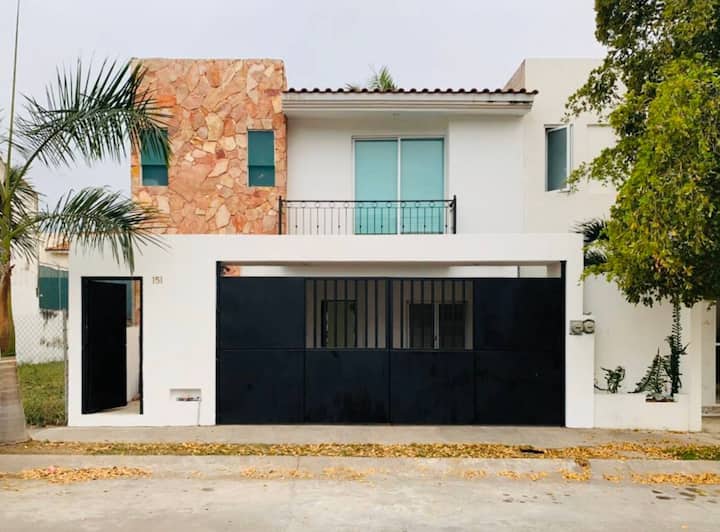 Casa Encanto - 2bdr, 2.5bath W/jacuzzi And Parking - Puerto Vallarta