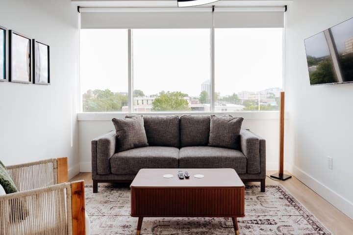 Sleek 2br/2ba Downtown • Capitol Views - Montgomery, AL