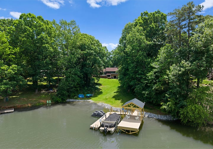 Shady Daze: Lakefront Home W/ Deck & Hot Tub - Denver, NC