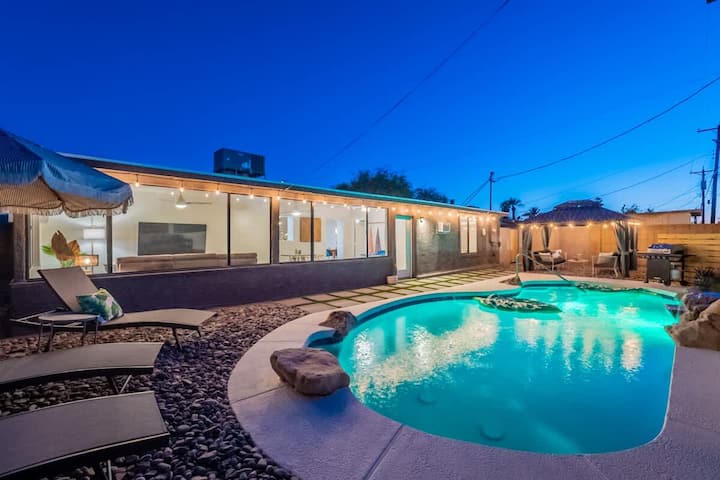 Spacious 5br Retreat + Game Room - Phoenix, AZ