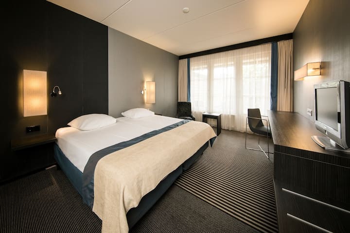 Stay W/ Terrace — Enjoy Nature & Free Parking - Enschede