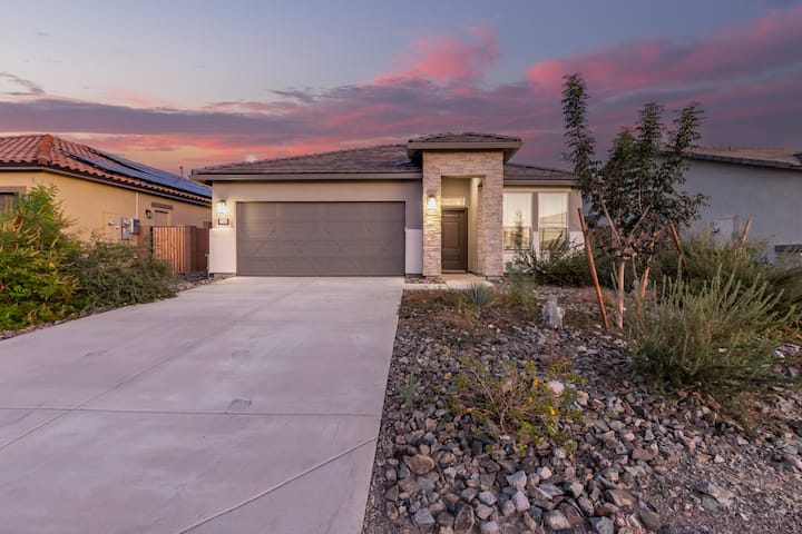 Charming Home In Goodyear- Firepit/bbq/putting - Goodyear, AZ